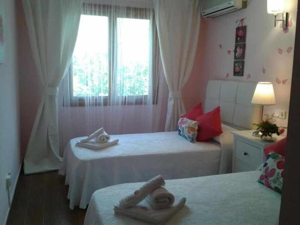 Villa With Pool For 8 People Near Porto Adriano - El Toro