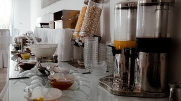 Pequeno-almoço tipo buffet diário incluído