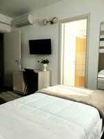 Quarto Individual | Cofre no quarto, secretária, cortinas/cortinados opacos, Wi-fi grátis 