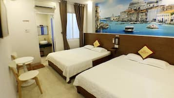 Quarto Twin Superior, 2 camas queen-size | Minibar, secretária, cortinas/cortinados opacos, Wi-fi grátis