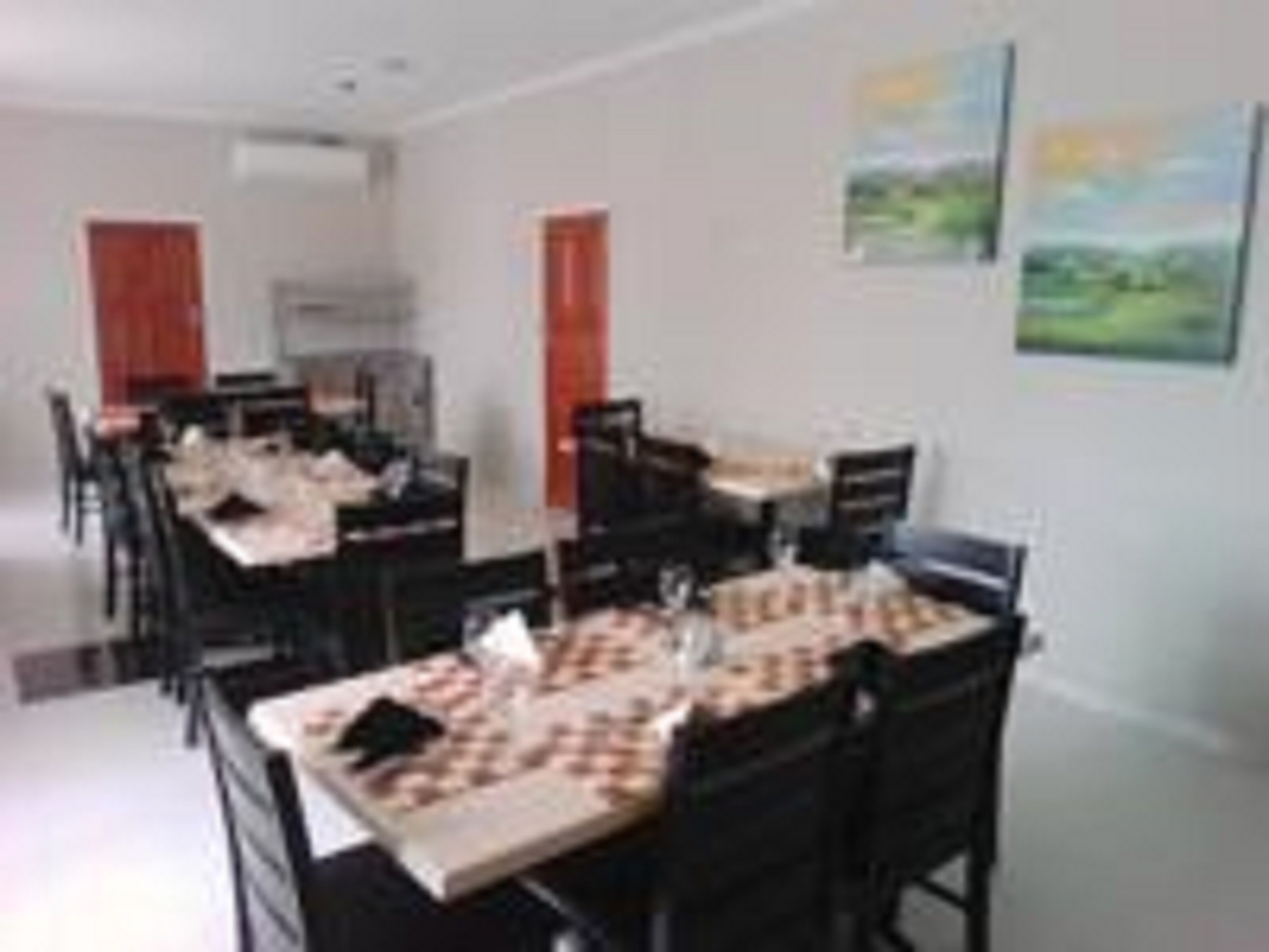 Café da manhã, almoço e jantar; local e internacional 