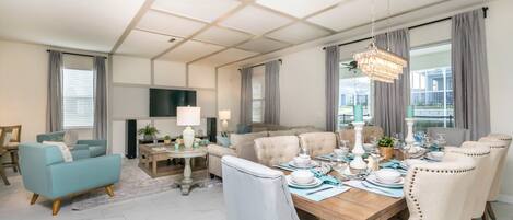 Vila (1574OL Ultimate 8 Bedroom ) | Cozinha privada | Geladeira, micro-ondas, talheres/pratos/utensílios de cozinha