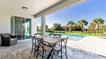 Villa (Amazing 11 Bedroom Encore Resort Porp) | Varanda