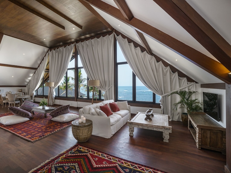 Beach Front Luxury Villa In Cemagi Beach - Bali