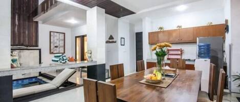 Villa, vários quartos | Refeições no quarto