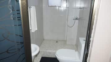 Quarto Duplo Standard | Casa de banho | Artigos de higiene pessoal grátis