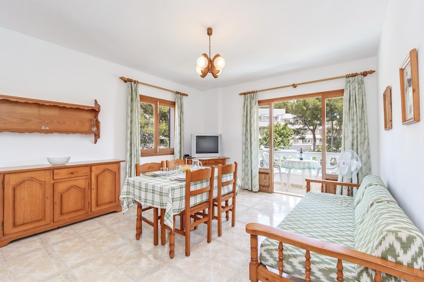 Holiday Apartment "La Cabanya 2b" With Wi-fi, Balcony, Terrace And Shared Pool - Majorca