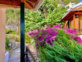 Apartamento, 1 quarto, fumadores, varanda | Terrenos do alojamento