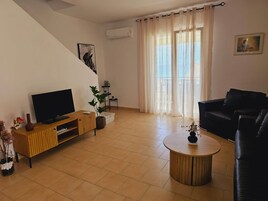 Apartamento, 2 quartos, para fumantes, sacada | Área de estar | TV