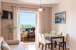 Apartamento, 2 quartos, fumadores, varanda | Sala de jantar