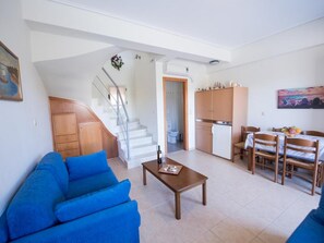 Apartamento, 1 quarto, para fumantes, piscina particular | Sala de estar