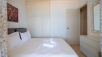 Apartamento, 2 quartos, varanda, vista para a montanha | 3 quartos, ferro/tábua de engomar, roupa de cama fornecida