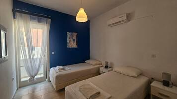 Apartamento, 2 quartos, varanda, vista para a montanha | 3 quartos, ferro/tábua de engomar, roupa de cama fornecida