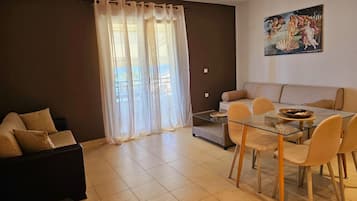 Apartamento, 1 quarto, para fumantes, vista para a montanha | Sala de jantar