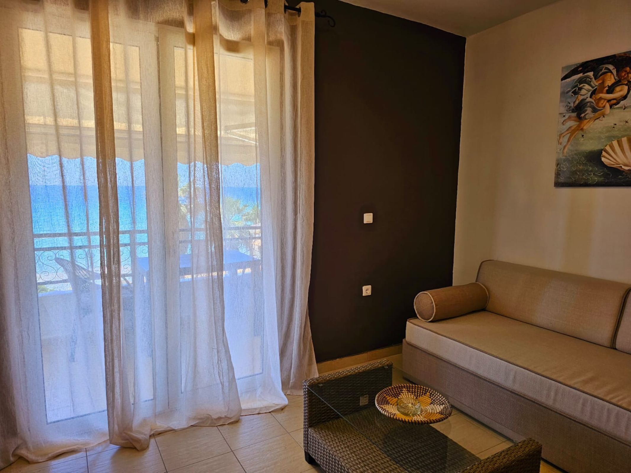 Apartamento, 1 quarto, fumadores, vista para a montanha | Sala | Televisor 
