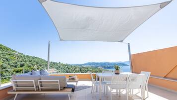 Vila, 2 quartos, para fumantes, piscina particular | Opções para refeição ao ar livre