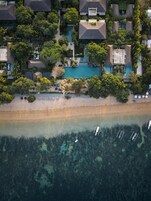 Na praia, praia de areia branca 