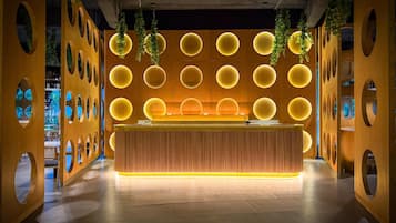 10 restaurantes: servem pequenos-almoços, almoços e jantares