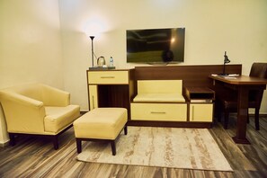 Quarto Duplo Executivo | Cofre no quarto, secretária 