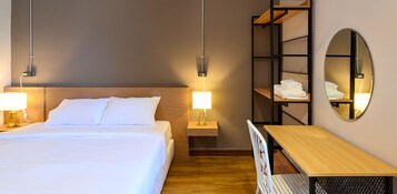 Grand Deluxe Double Room | Escrivaninha, cortinas blackout, Wi-Fi de cortesia
