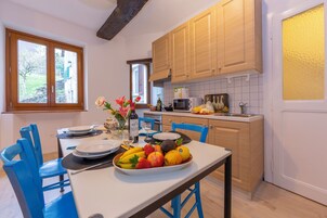 Casa geminada família, 2 quartos, 2 banheiros (Casa Gialla Lake Lugano Townhouse for) | Opções para refeição