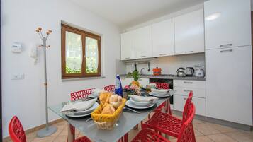 Casa de Férias Família, 2 quartos, 2 casas de banho (Le Betulle Private Garden & Parking) | Restaurantes