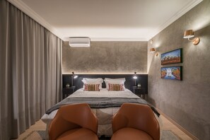 1 quarto, cofres nos quartos, escrivaninha