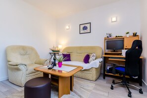 Apartamento (One Bedroom Apartment with Terrace) | 1 quarto, ferros/tábuas de passar roupa, Wi-Fi de cortesia