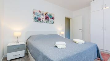 Apartamento (One Bedroom Apartment with Terrace) | 1 quarto, ferros/tábuas de passar roupa, Wi-Fi de cortesia