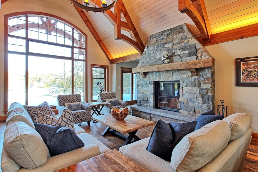 Gorgeous 7 Bed, 6 Bath Family Cottage On Lake Rosseau! Muskoka Room! Pool Table! - Ontario