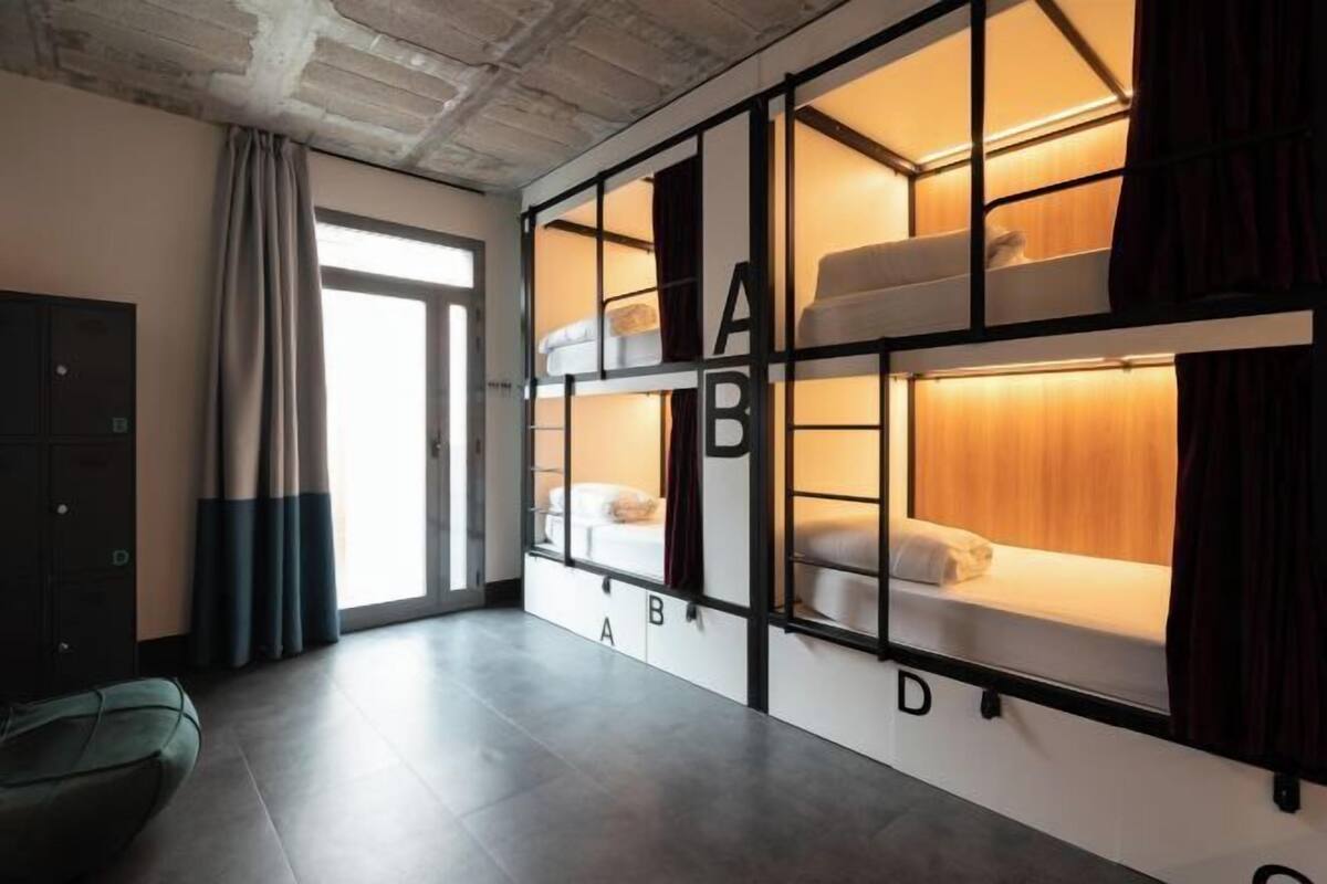 Quartos insonorizados, Wi-fi grátis, roupa de cama fornecida 