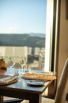 4 restaurantes: servem almoços e jantares