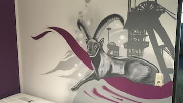 Roupa de alta qualidade, com decoração personalizada, secretária