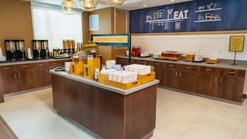Café da manhã com buffet grátis todos os dias