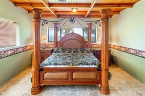 Com decoração personalizada, com mobília individualizada, secretária 