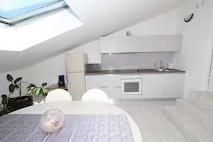 Apartamento | Cozinha privada | Geladeira