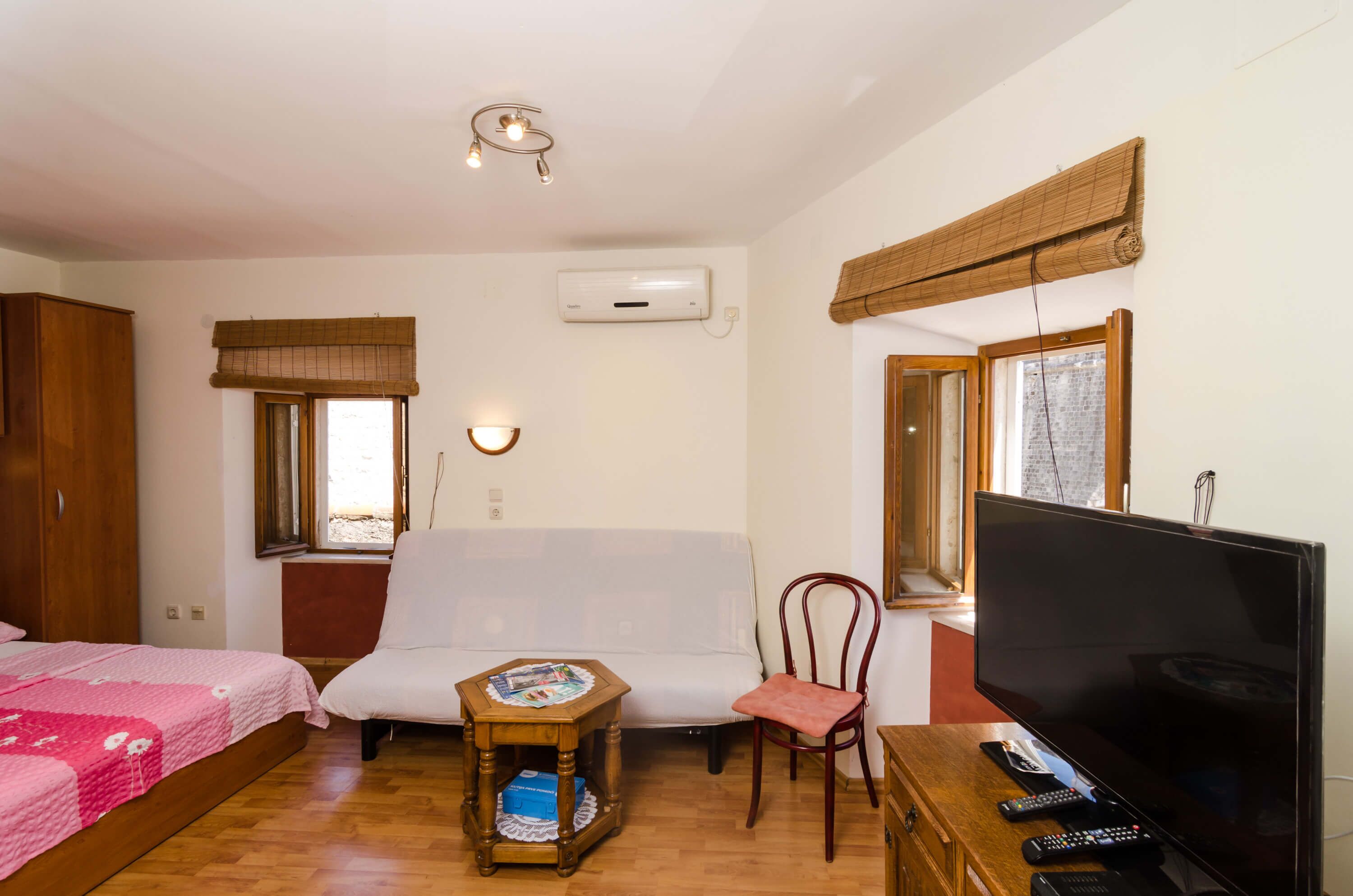 Estúdio, 1 cama de casal, vista para a cidade | Wi-Fi de cortesia, roupa de cama