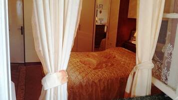 Quarto Básico, 1 quarto (Shared Terrace) | Wi-fi grátis, roupa de cama fornecida