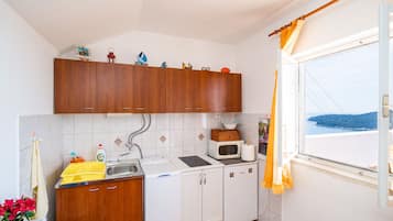 Apartamento Standard, 1 quarto, varanda | Cozinha privada | Um frigorífico