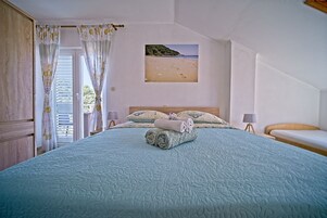 Apartamento standard, 1 quarto, sacada, vista para o mar | Wi-Fi de cortesia, roupa de cama