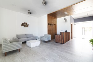 Área de estar no saguão