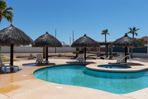 3 piscinas exteriores 