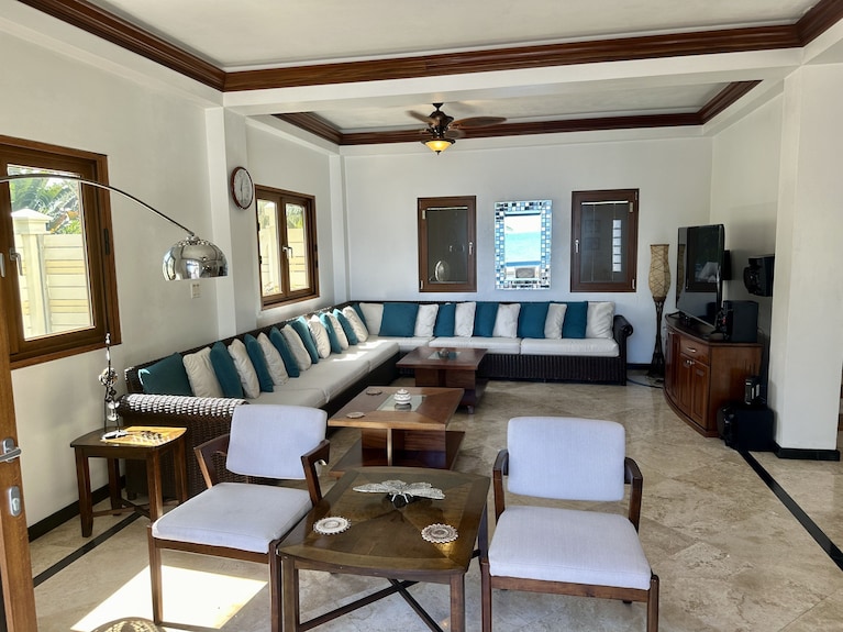 Contemporary Seafront Villa. - Belize