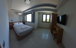 Vila, 3 quartos, piscina particular, vista para o mar | Roupas de cama premium, cofres nos quartos, individualmente decorados