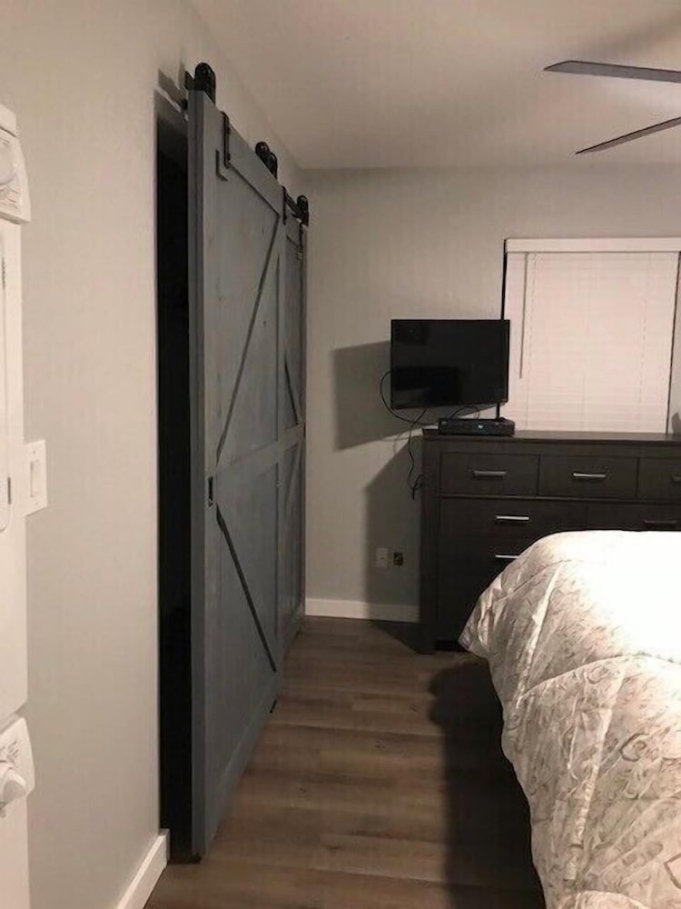 Gorgeous Scottsdale Newly Remodeled 1 Bed 1 Bath Great Location New Furnishings - Scottsdale, AZ