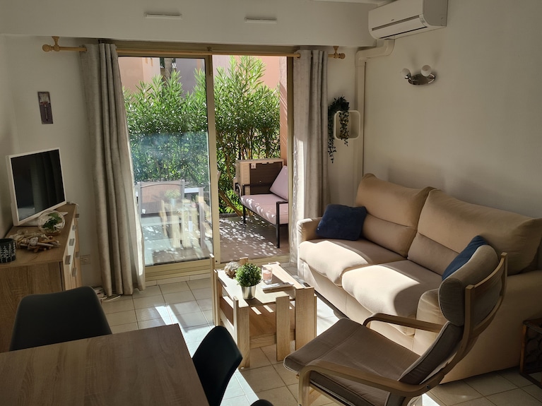 Localisé à Deux Pas De Tout - Plage de la Salis - Antibes