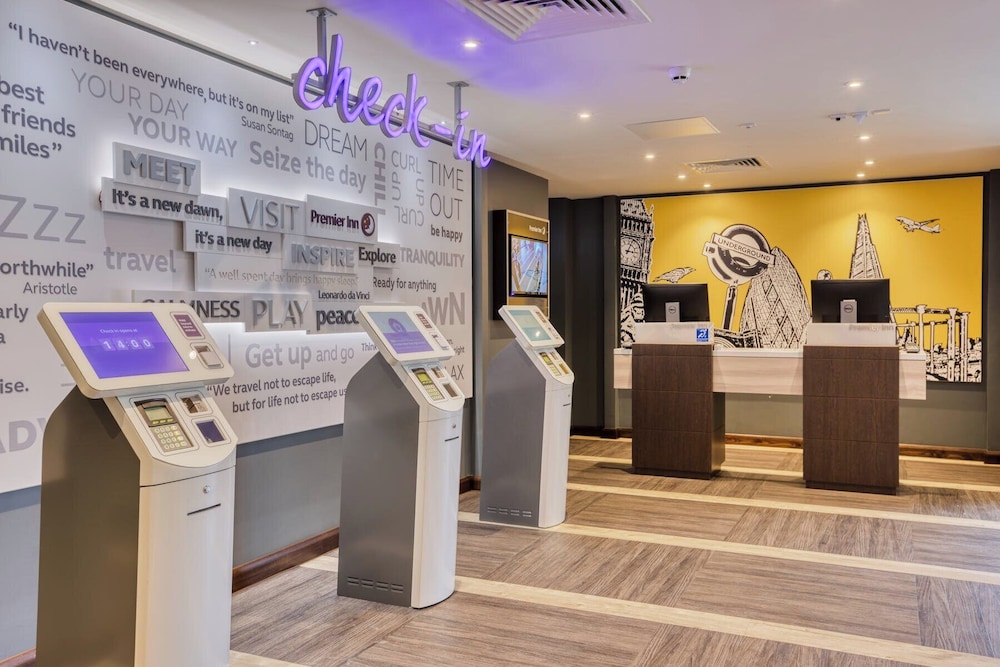 Premier Inn London Southwark - Southwark Station - London