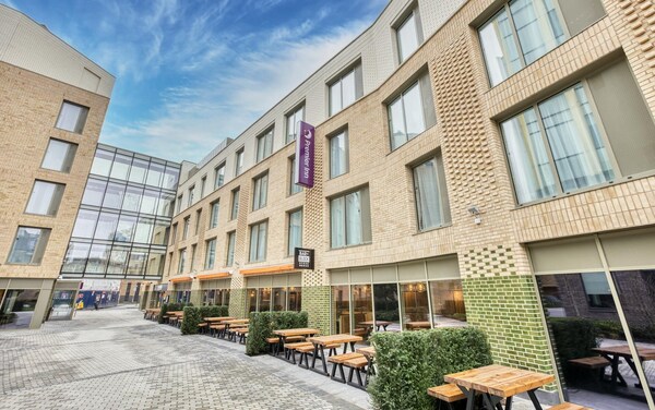 Premier Inn London Southwark - Southwark Station - London