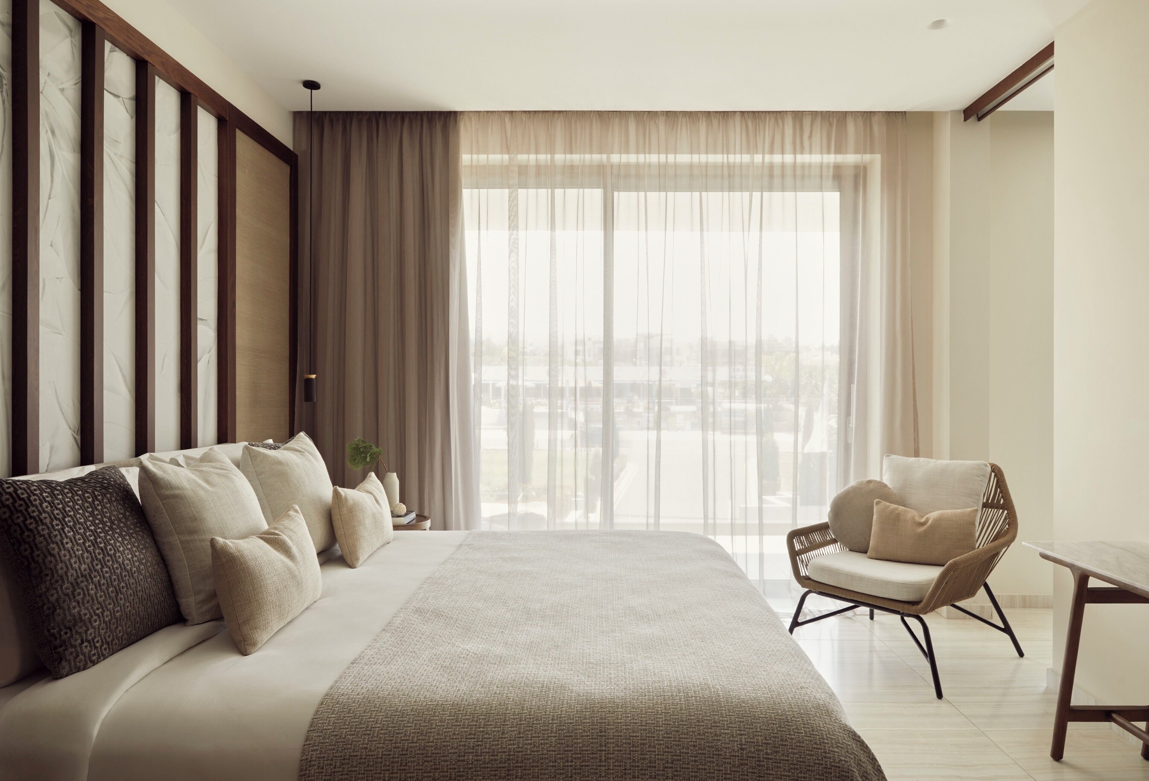 Luxury Suite Inland View | Cofres nos quartos, escrivaninha, quartos à prova de som
