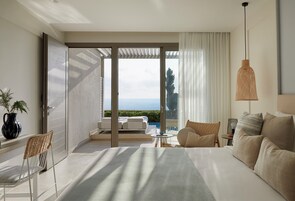 Classic Suite, 1 Bedroom Sea View (Swim Up) | Cofre no quarto, secretária, quartos insonorizados, Wi-fi grátis
